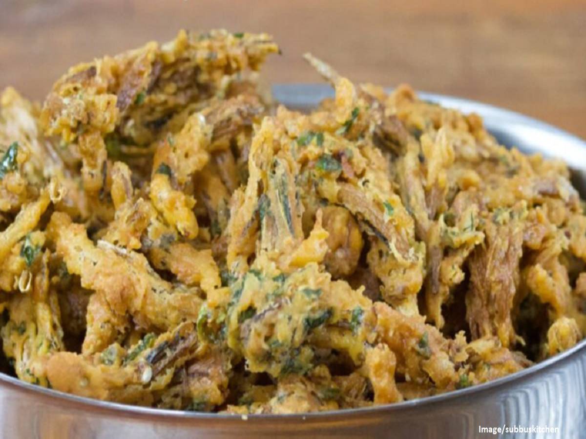 வாய் நமநமங்குதா.. வித்தியாசமா கேக்குதா.. அதான் வாழைப்பூ பக்கோடா இருக்கே ...